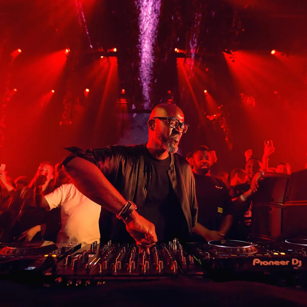 House DJs at Wave Wall Wax - Chicago on the Cheap